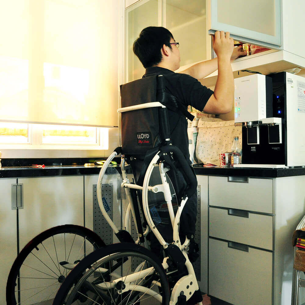 Leo Standing Wheelchair – Lightweight, 59 lbs, Health Benefits